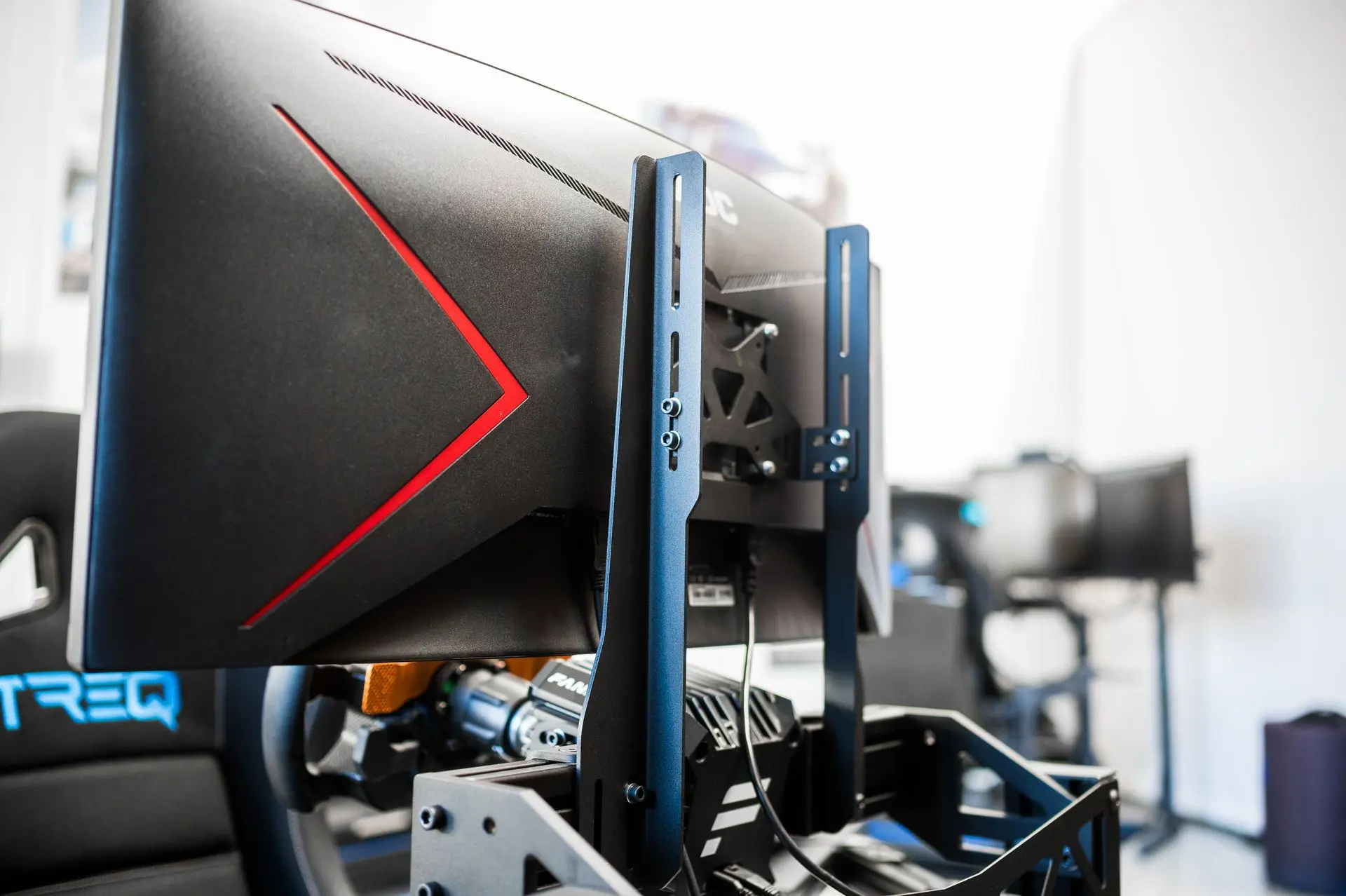 Neues Produkt: Basic Monitor Mount | Treq | Sim Racing Equipment